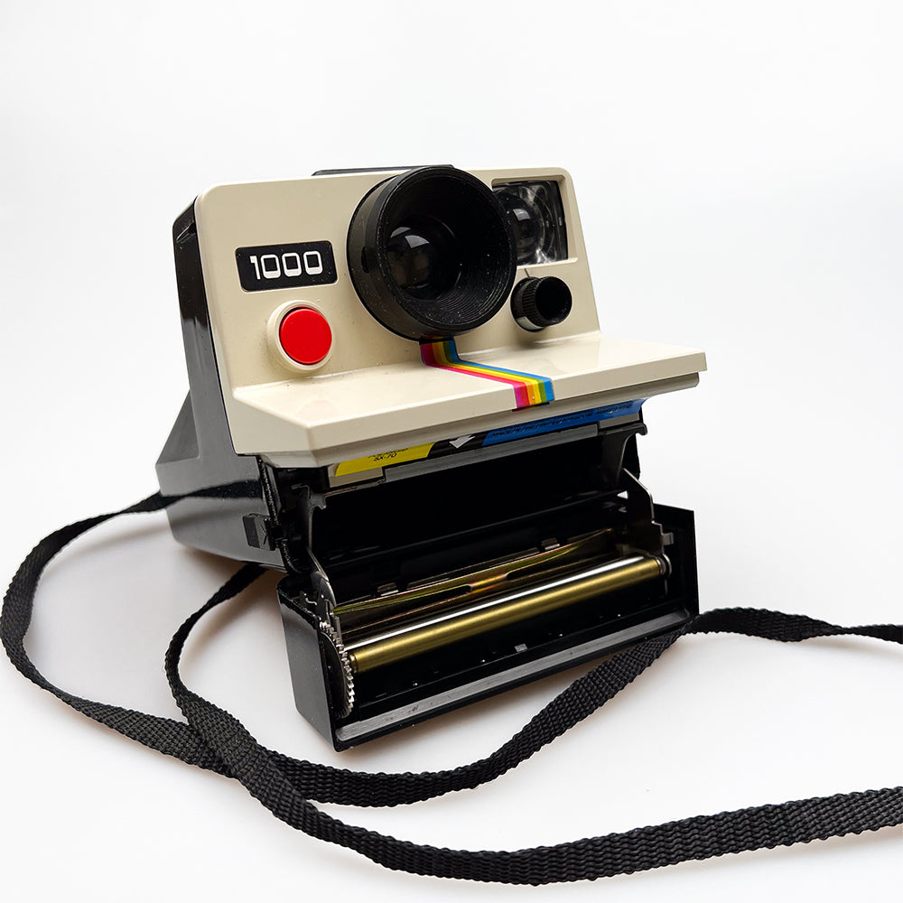 Polaroid Land 1000 camera. Manufactured since 1977. – falsotecho