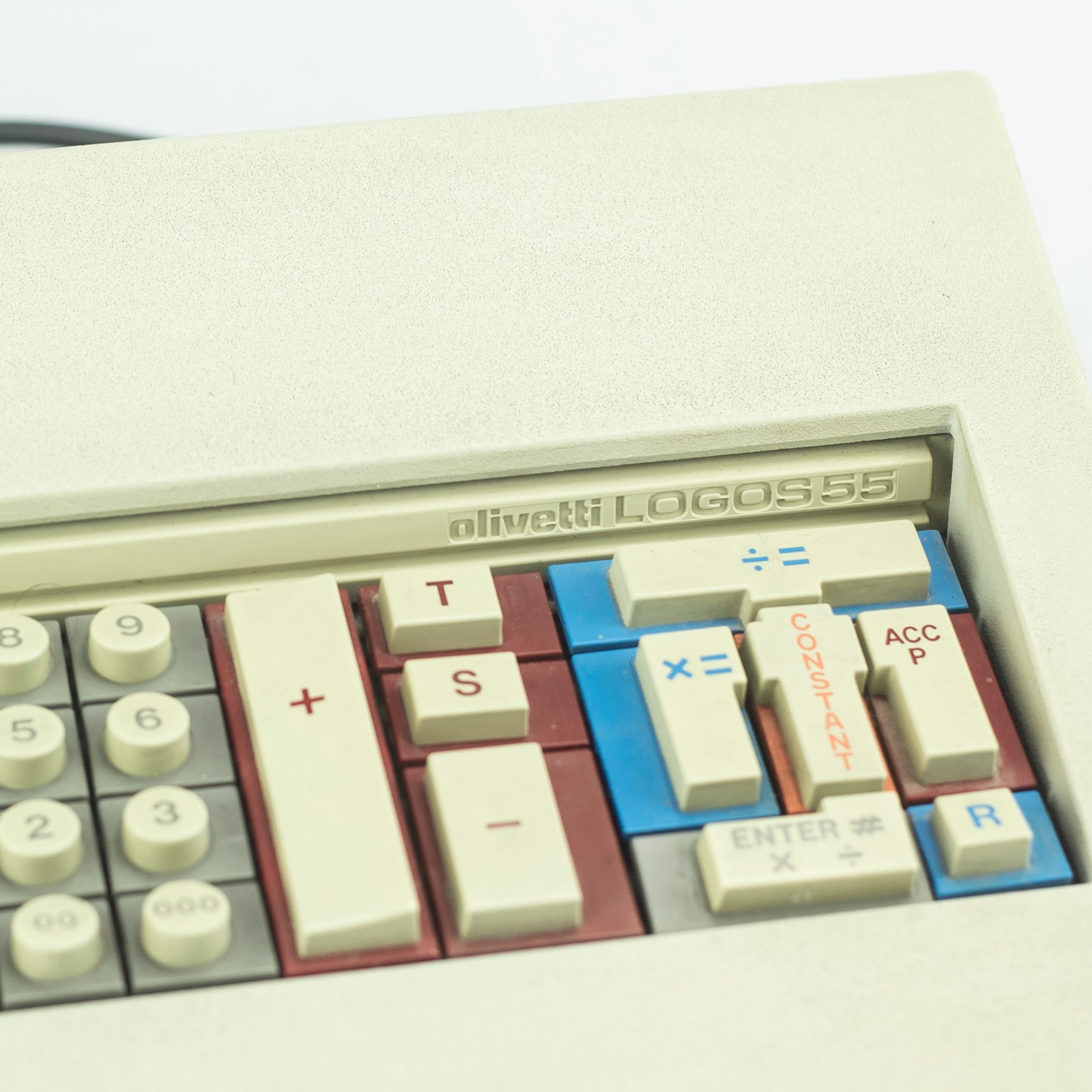 1974년 Mario Bellini가 디자인한 Olivetti Logos 55 계산기. – falsotecho
